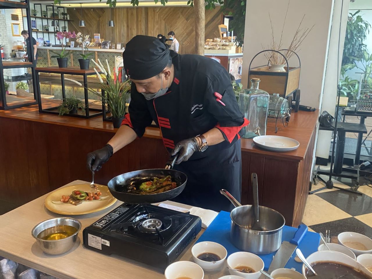 Hotel Luminor Surabaya Hadirkan Konsep Dinner Dua Budaya di Malam Valentine