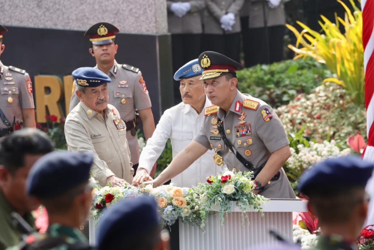 Kapolri Resmikan Patung Moehammad Jasin di Surabaya