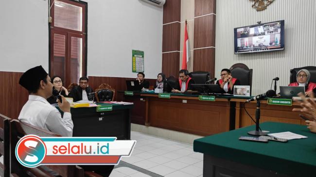 Pelaku Pemalsuan Ijazah Unitomo Jalani Sidang di PN Surabaya, Terungkap ...